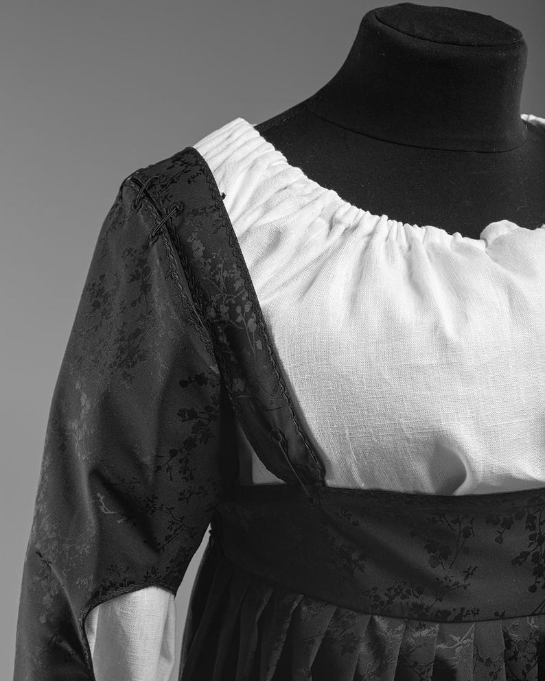 Plus Size Renaissance Dress: Italian Medieval Gown With Chemise - Etsy