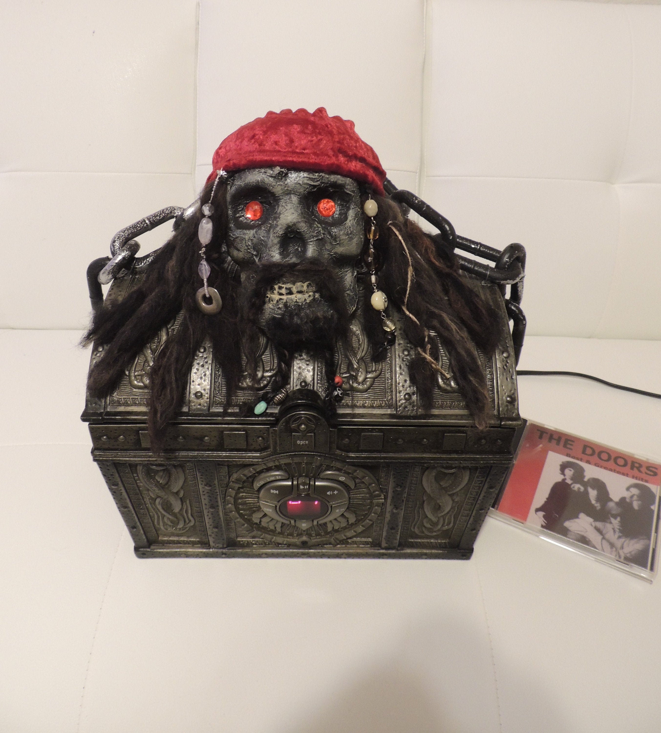 Upcycled Halloween Treasure Chest CD Player Boombox with light - Etsy.de