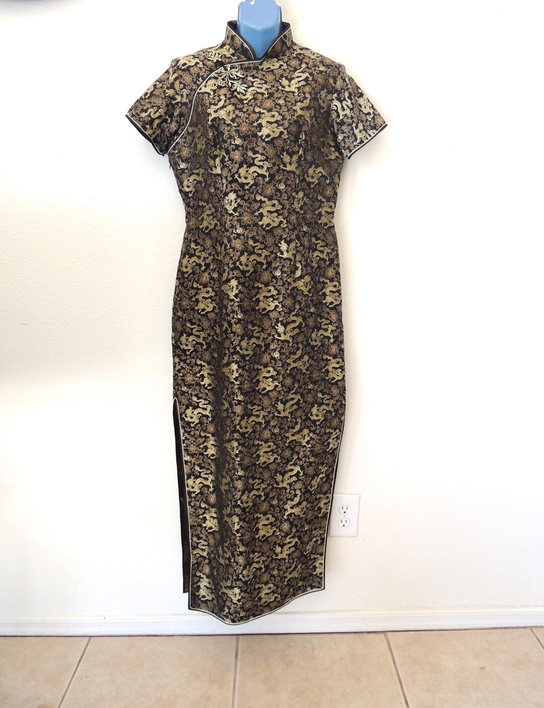 1950's Shawel Collection Dragon Japanese Black and Gold Dress. - Etsy