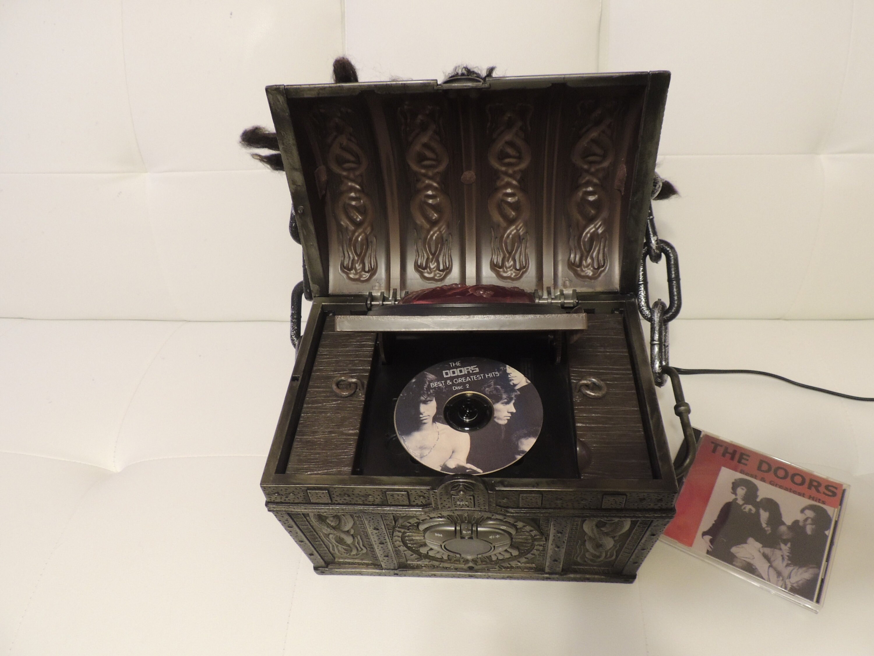 Upcycled Halloween Treasure Chest CD Player Boombox with light - Etsy.de