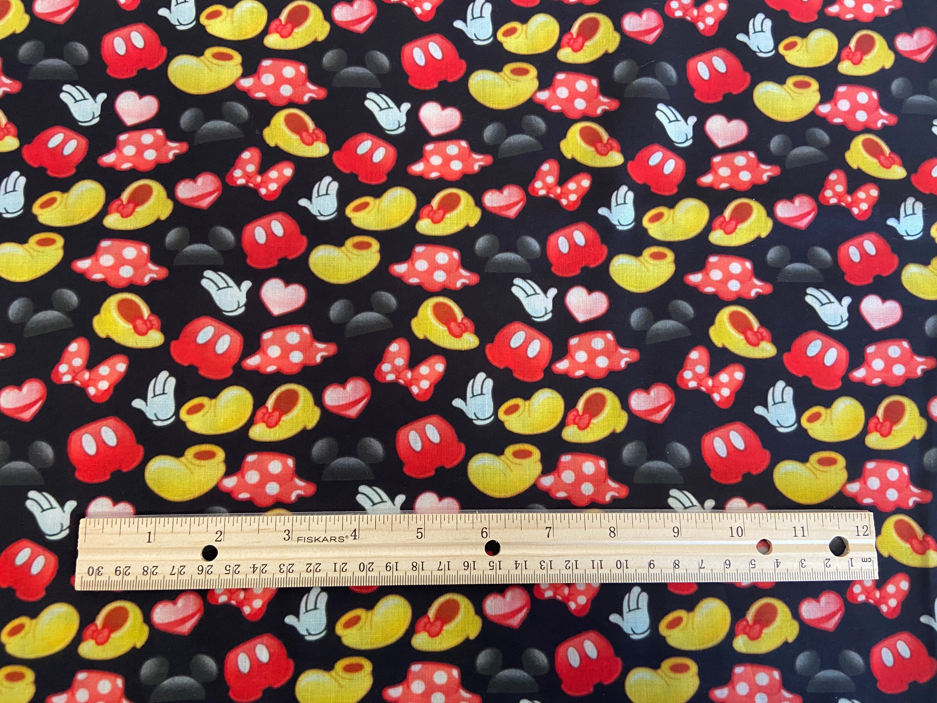 Fabric Sewing ** GRAY BACKGROUND!**Fat Quarter Fabric Mickey Pieces of ...