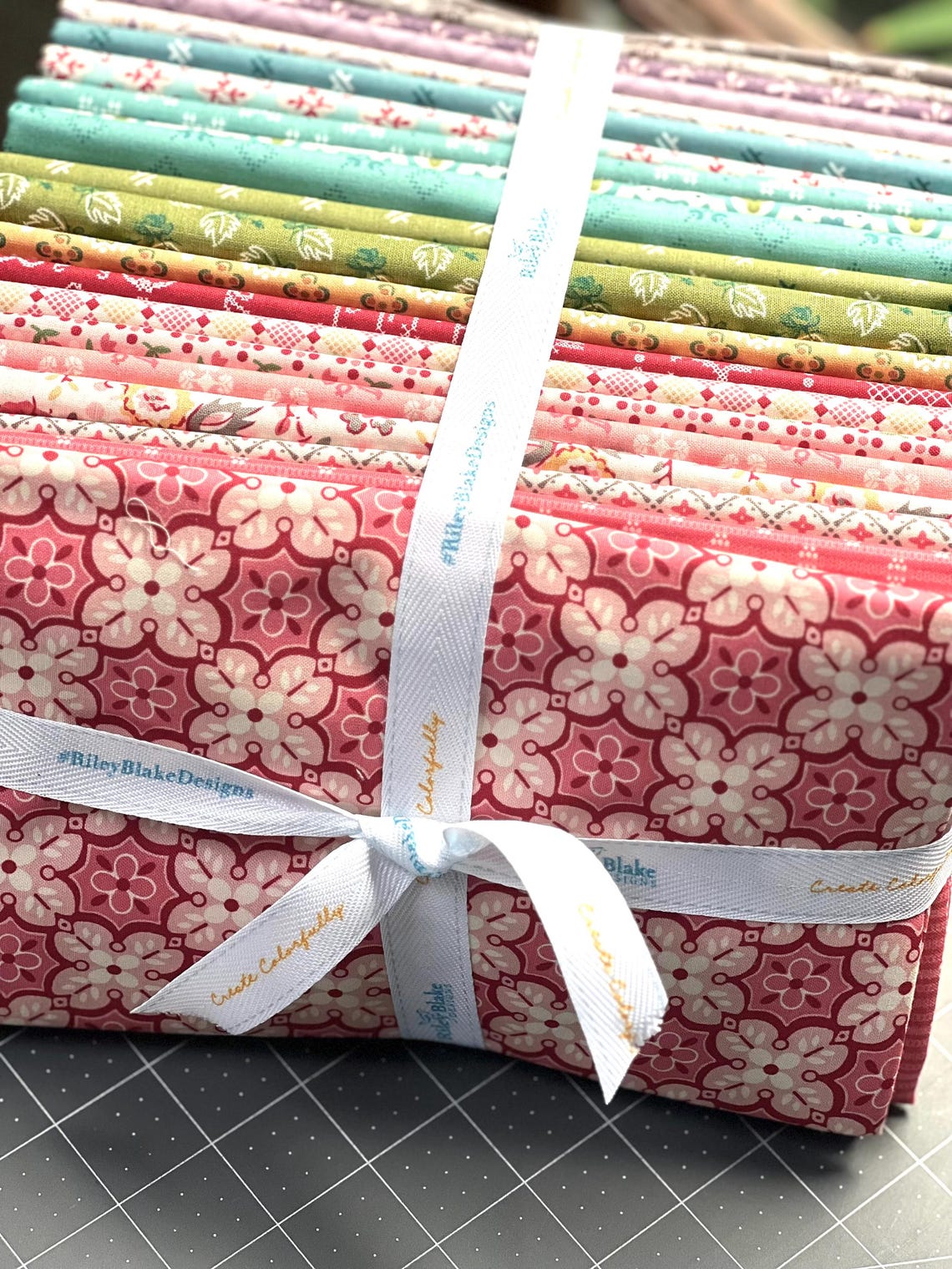 Lori Holt Piece and Plenty Fabric 1 Yard Bundle 21 Prints Quilting ...