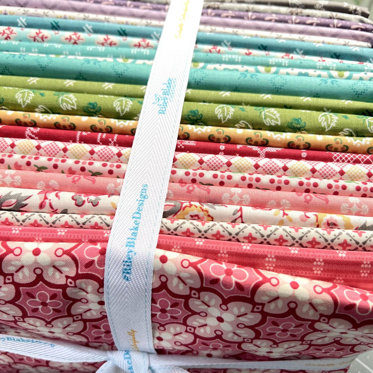 Lori Holt Piece and Plenty Fabric 1 Yard Bundle 21 Prints Quilting ...