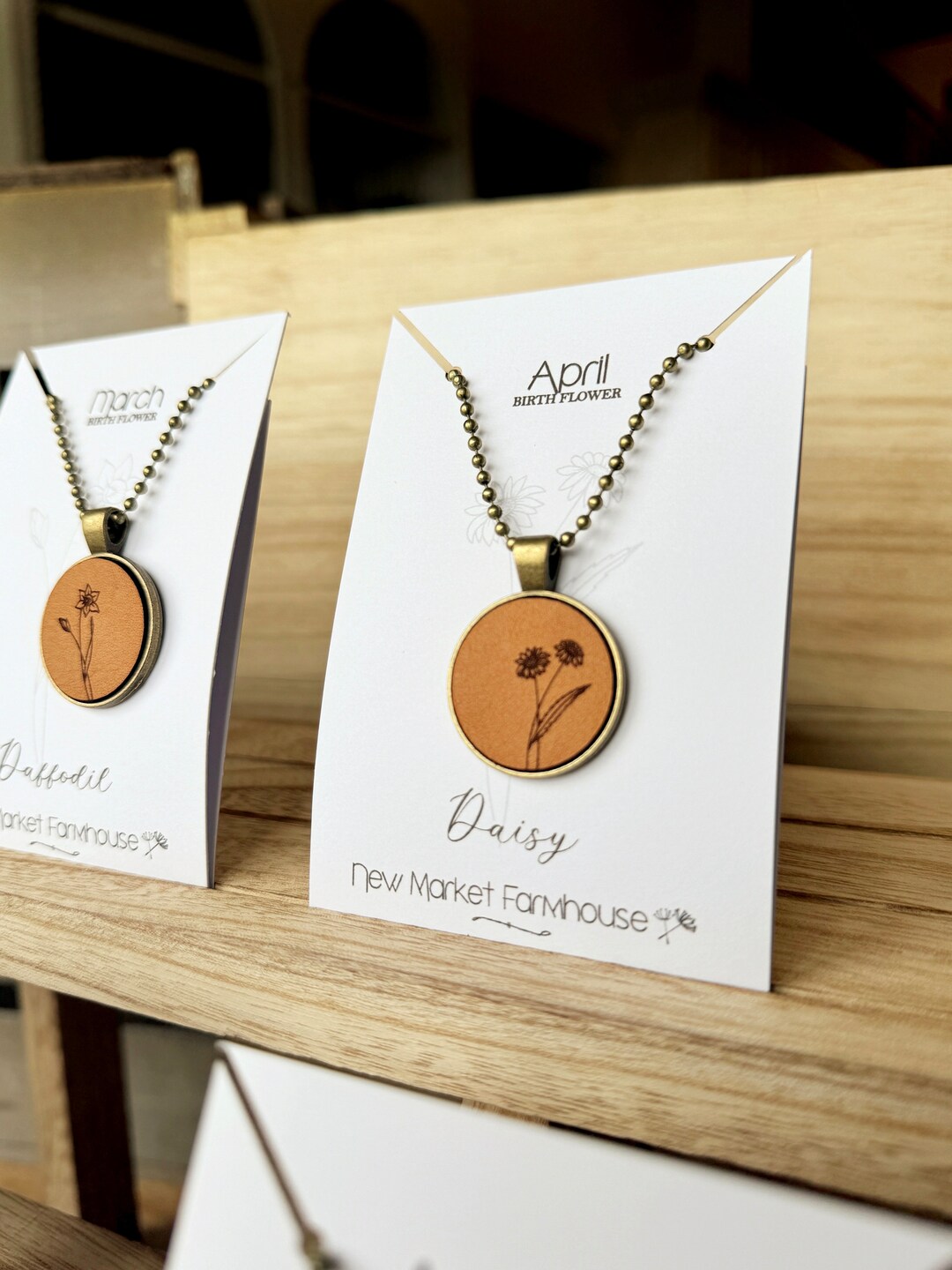 Engraved Leather Birth Flower Necklace: Daisy Pendant April - Etsy