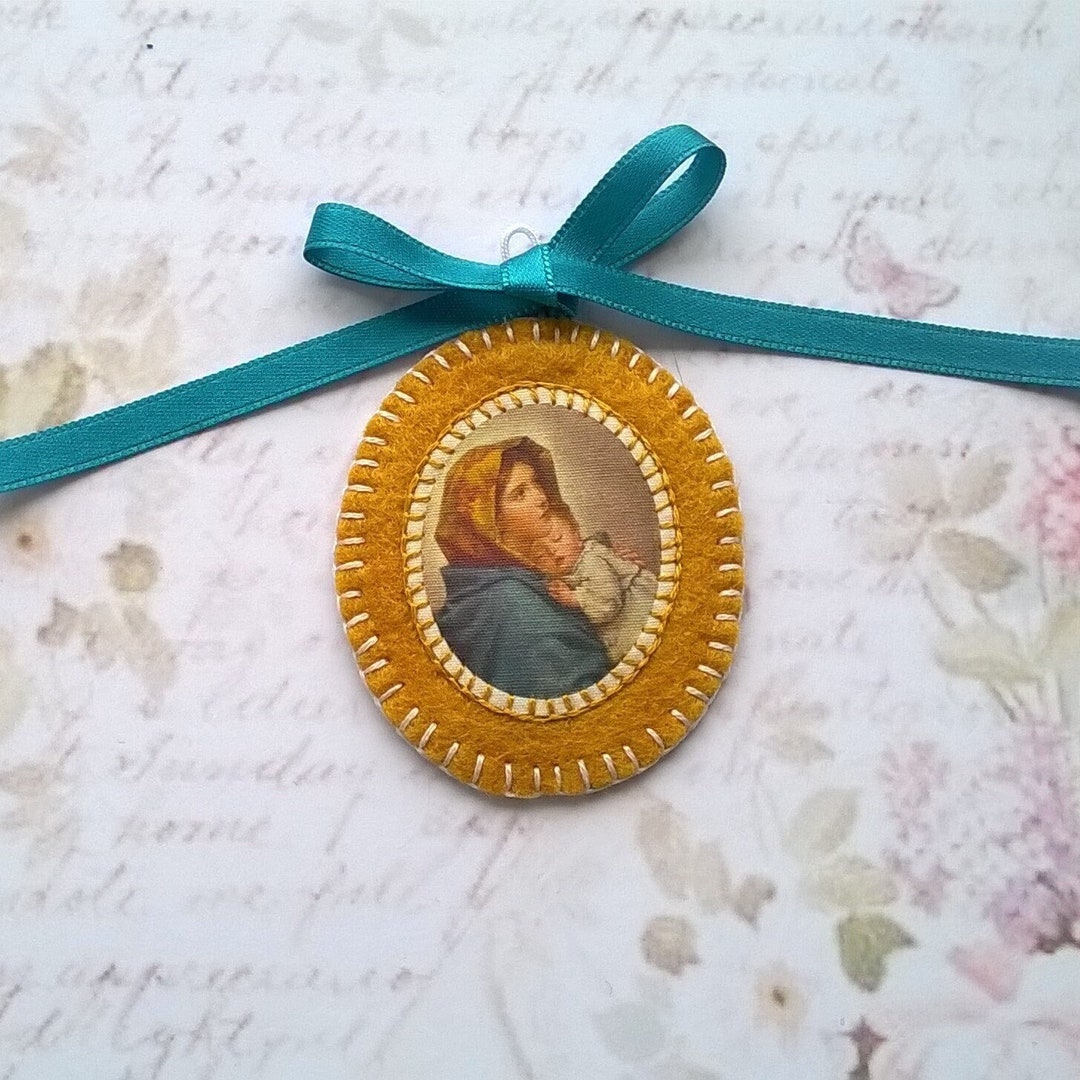 Hand Embroidered Crib Medal "the Holy Mary and the Divine Child ...