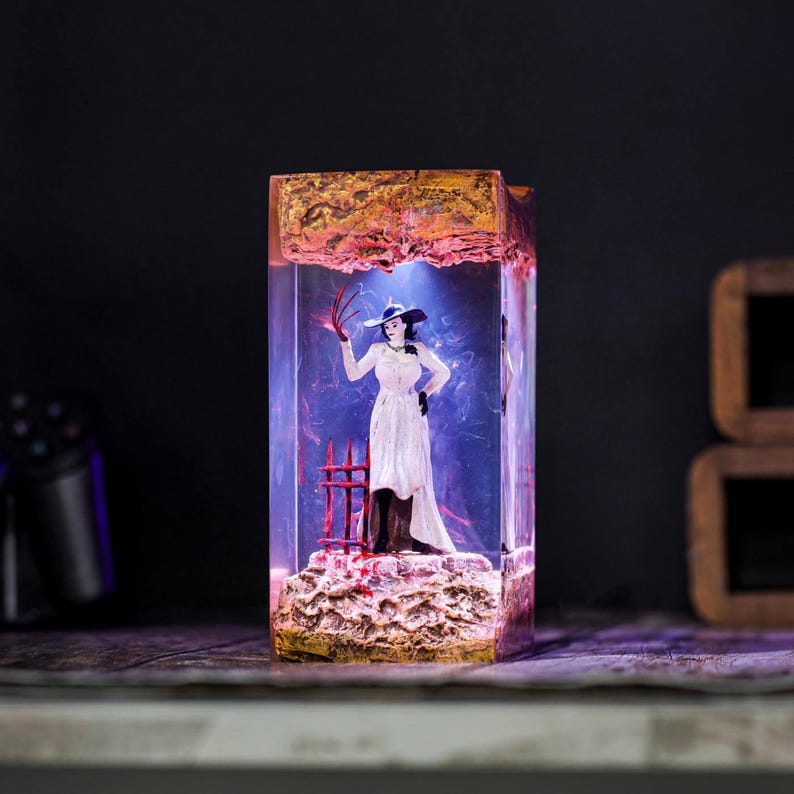 Lady Dimitrescu Resin Lamp – Resident Evil Diorama Light – Handmade ...