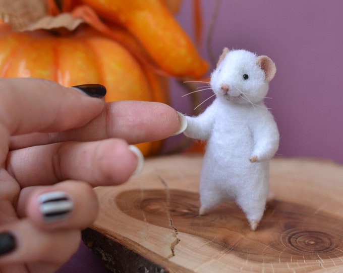 Felted Tiny Mouse Dollhouse Miniature White Mouse Figurine Needle ...