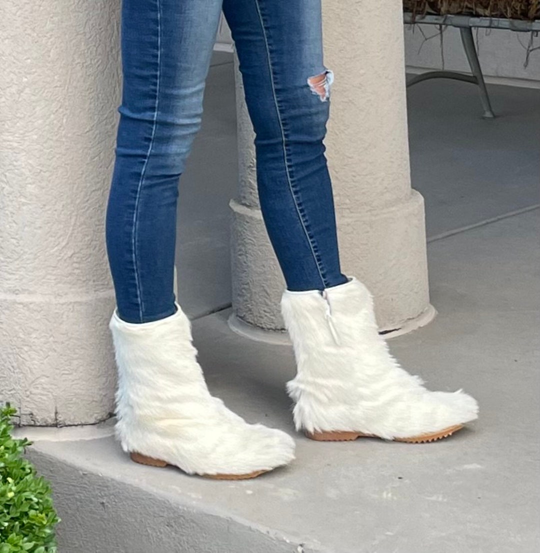 Vintage Ivory Goat Fur Boots 8 - Etsy