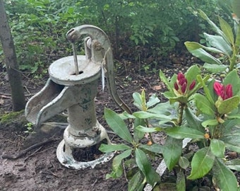 Antique Well Pump - Etsy