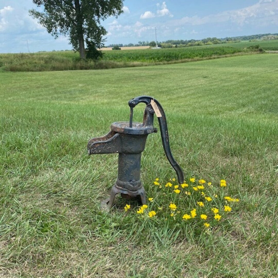 Black Vintage Hand Pump, Farmhouse Front Porch Antique Cast Iron ...