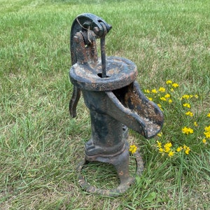 Black Vintage Hand Pump, Farmhouse Front Porch Antique Cast Iron ...