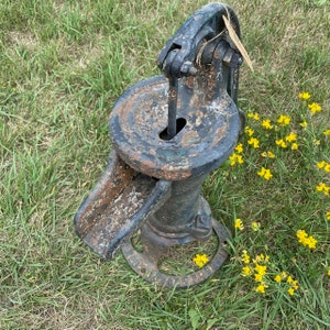 Black Vintage Hand Pump, Farmhouse Front Porch Antique Cast Iron ...