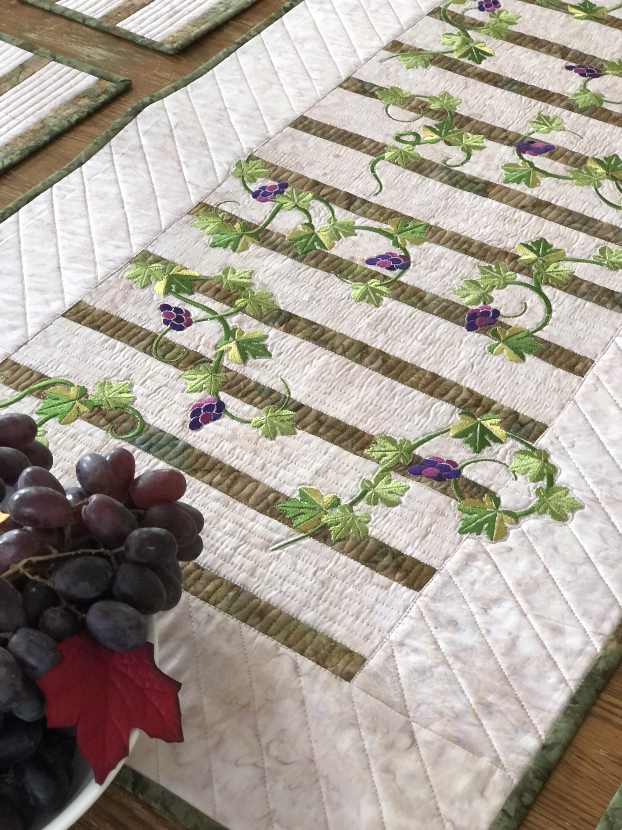 Grape Vine Table Set: Quilted Table Runner and Placemats - Etsy