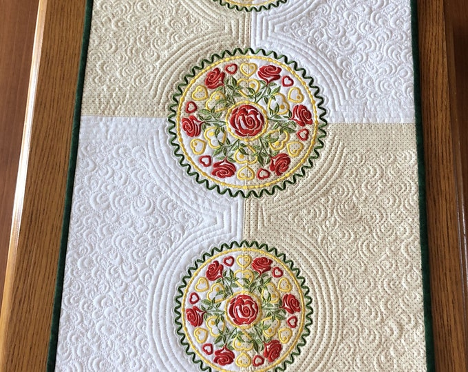 English Manor Quilted Table Runner With Roses - Etsy