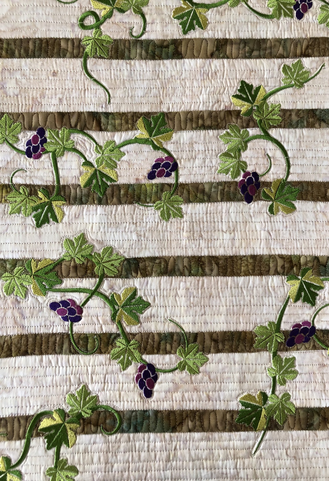 Grape Vine Table Set: Quilted Table Runner and Placemats - Etsy