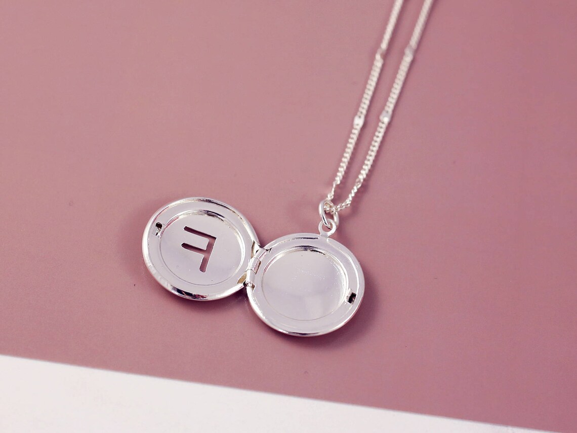 Conjunto de collar hermano / Medallón inicial / Tres collares - Etsy España