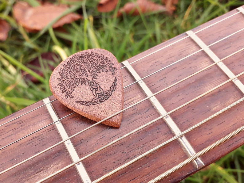 Médiator personnalisé en bois, motif celtique acajou, plectrum guitar ...