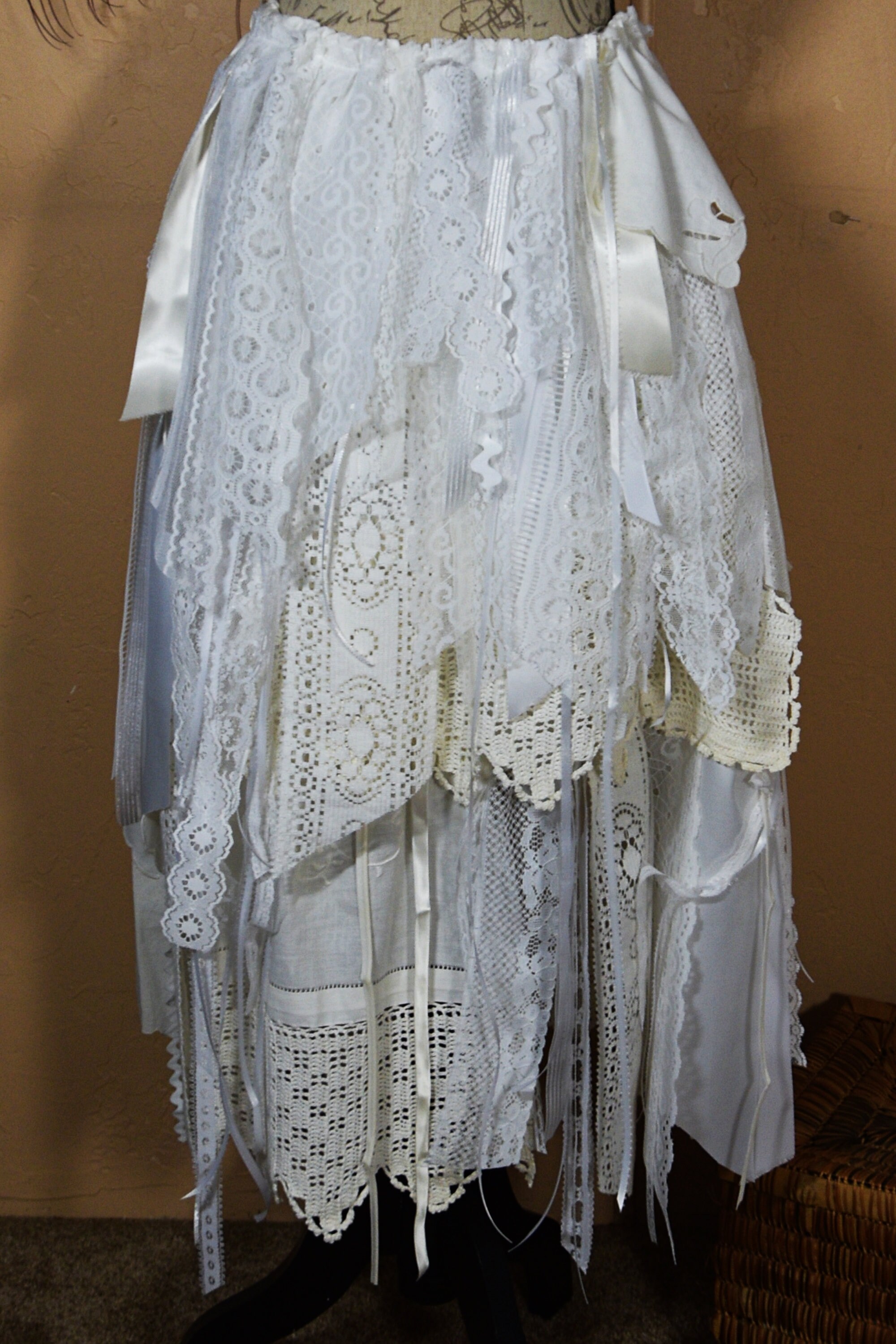 Off White/light Ivory and White Lace, Drawstring, Streamer, Wedding ...