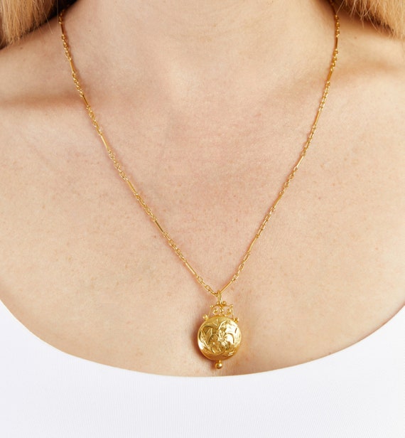 Antique 22KT Locket and Chain - Gem