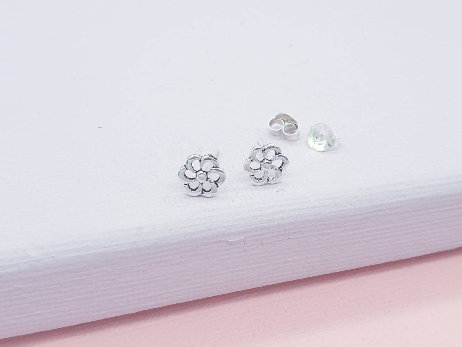 5 Mm Tiny Flower Outline Earrings Simple and Peaceful Nickle - Etsy