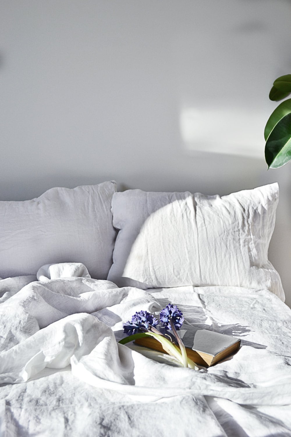 Simple White Complete Linen Bed Set, Duvet Cover, Flat Sheet ...