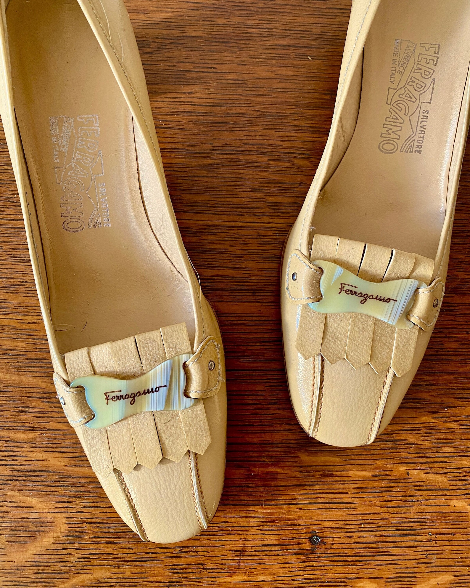 Size 8.5 / Vintage 1970s Deadstock SALVATORE FERRAGAMO Square Toe Cream ...