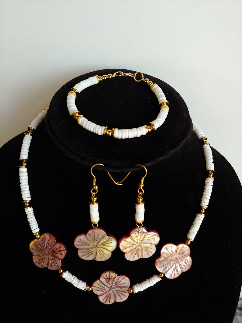 Mother-of-pearl AB Flowers and White Litub Shell Heishi - Etsy