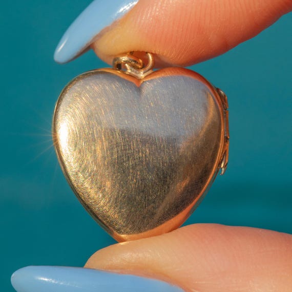 Antique SOLID 9ct Gold Engraved Heart Locket - Gem