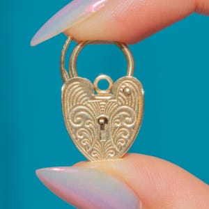 9ct Gold Swirly Engraved Heart Padlock Pendant - Etsy