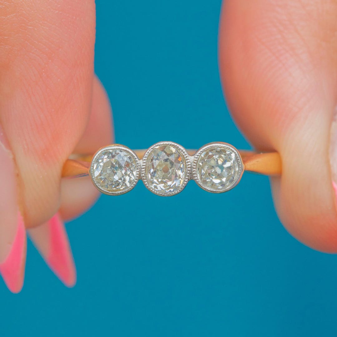 Antique 18ct Gold & Platinum Bezel-set Old Mine Cut Diamond Trilogy ...