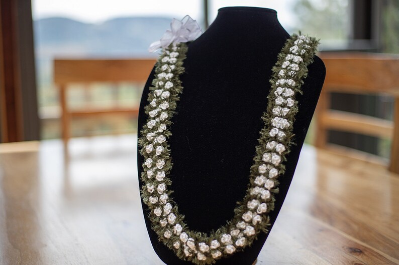 White Pikake Bud Crochet Lei - Etsy