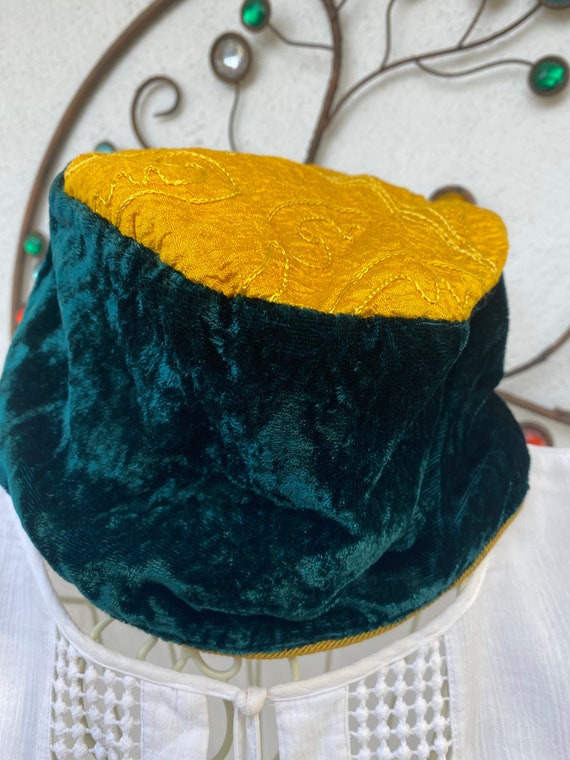 green velvet hat - Gem