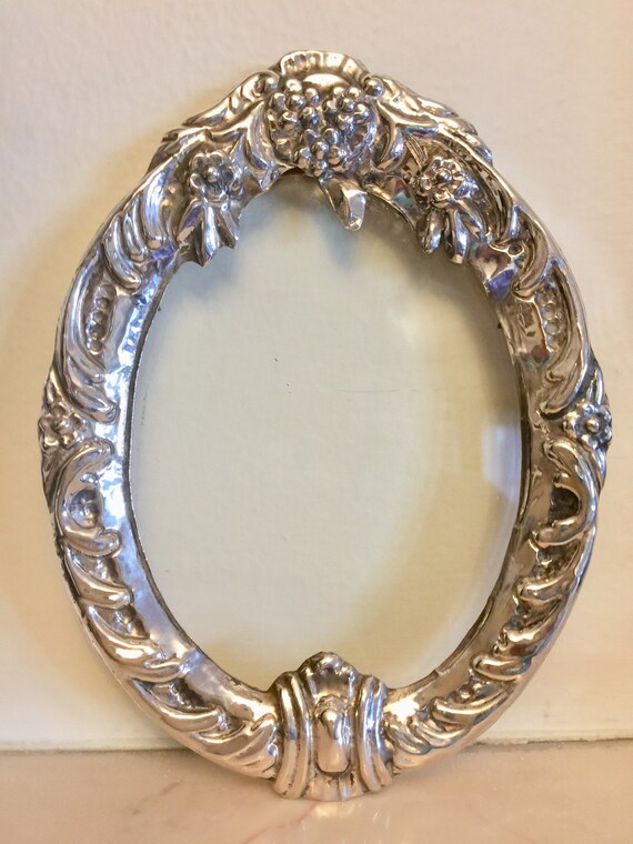 Silver Oval Frame
