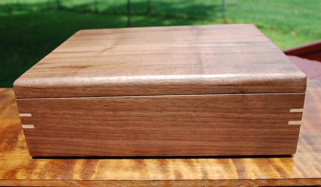CUSTOM BUILD Order-keepsake Box(midsize)-walnut With Maple Corner ...