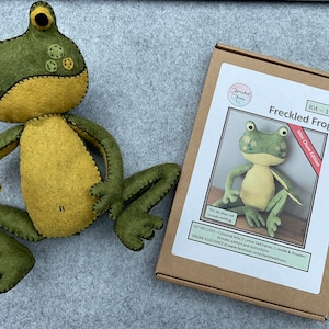 The Mini Freckled Frog Felt Kit, Hand Stitch Kit, Felt Animals, Frog ...