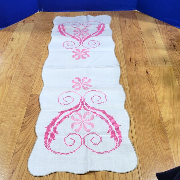 Heart Table Runner - Etsy