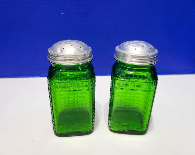 Vintage Green Glass Range Salt and Pepper Shakers Waffle Pattern - Etsy