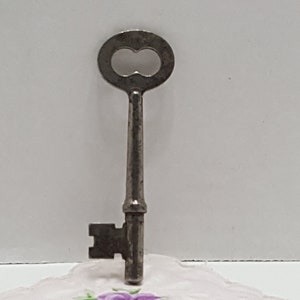 2 Antique Long Metal Skeleton Keys - Etsy