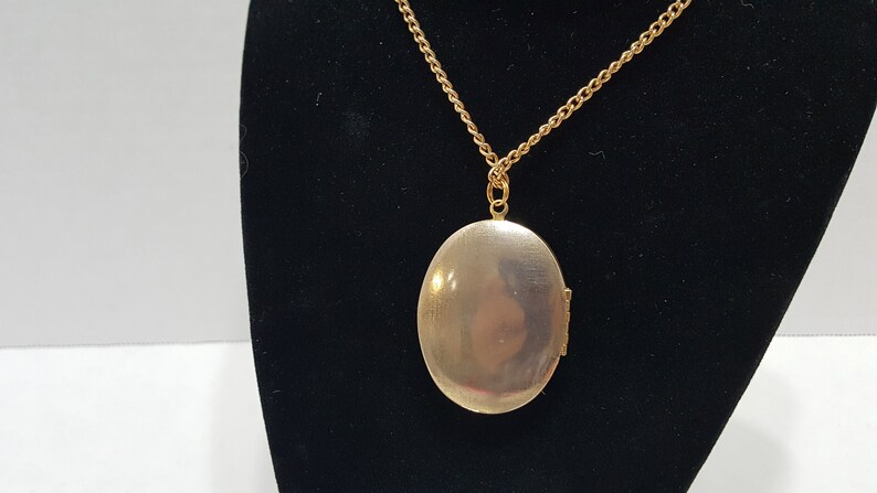 Vintage Gold Locket Necklace Colonial Scene - Etsy