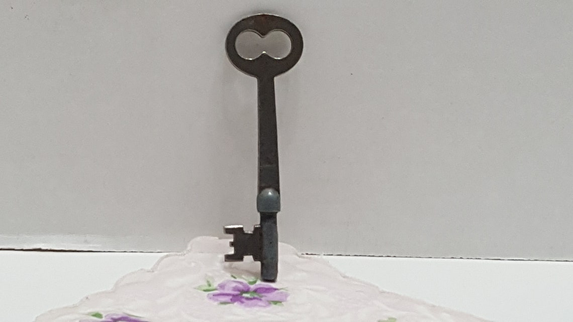 2 Antique Long Metal Skeleton Keys | Etsy