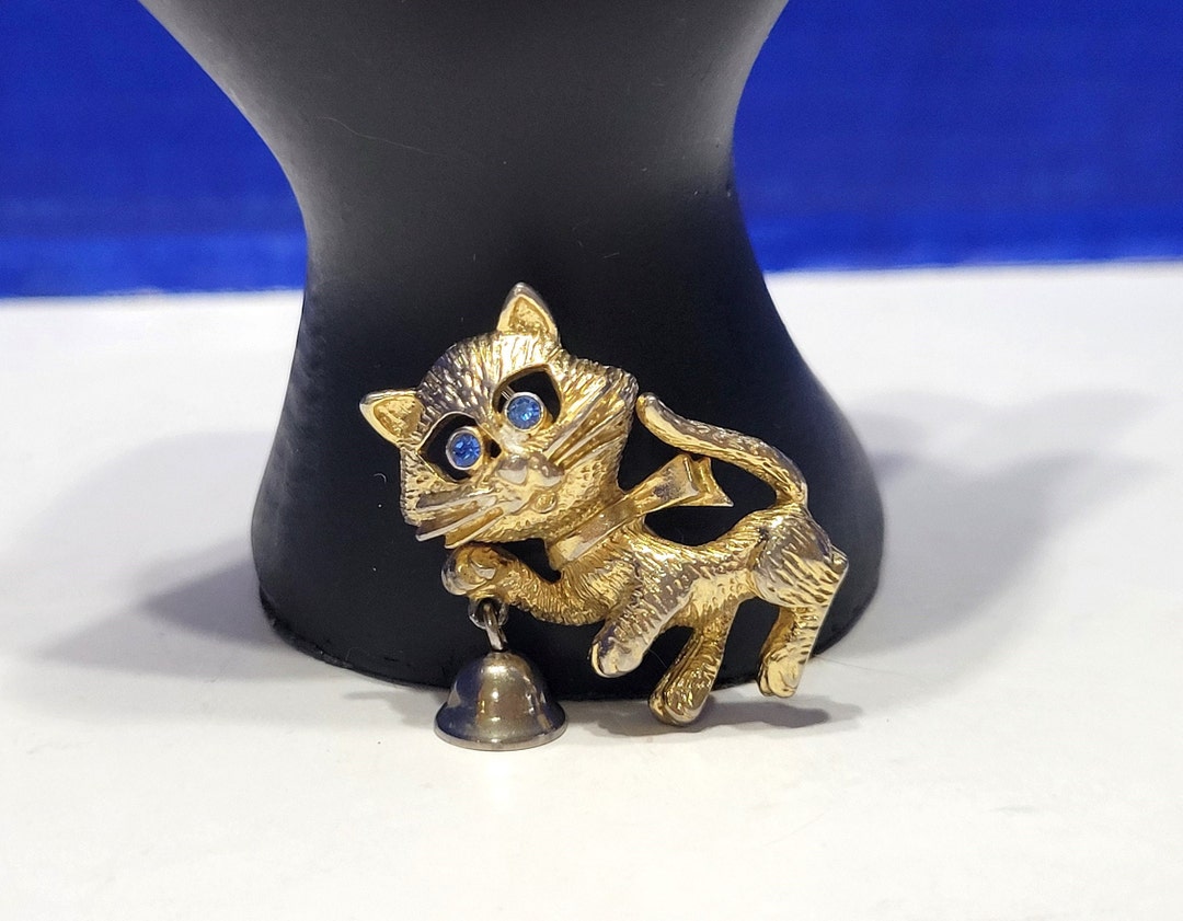 Vintage Avon Cat Gold Tone Pin With Sparkly Blue Eyes - Etsy