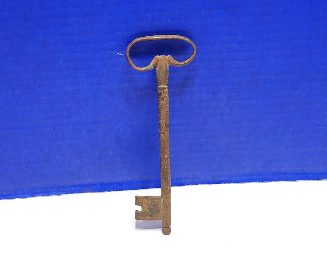 Vintage Large Rustic Metal Skeleton Key - Etsy