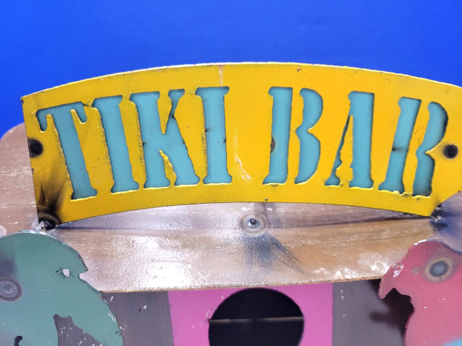 Vintage Tiki Bar Metal Art Bird House - Etsy México