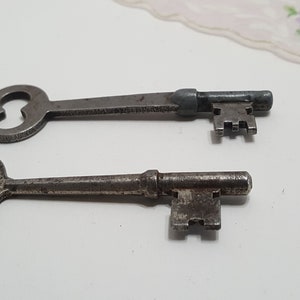 2 Antique Long Metal Skeleton Keys - Etsy