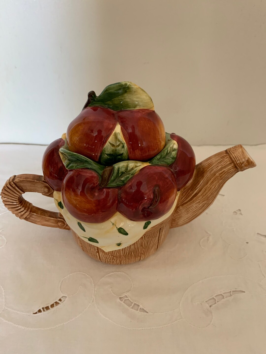 APPLE ORCHARD*EMBOSSED Sculptured Apples Lid* Ceramic Tea/coffee Pot by ...
