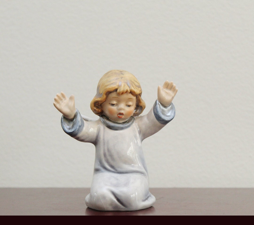 Excellent 3-1/2" Skrobek Goebel Figurine of a Kneeling Angel With Hands ...