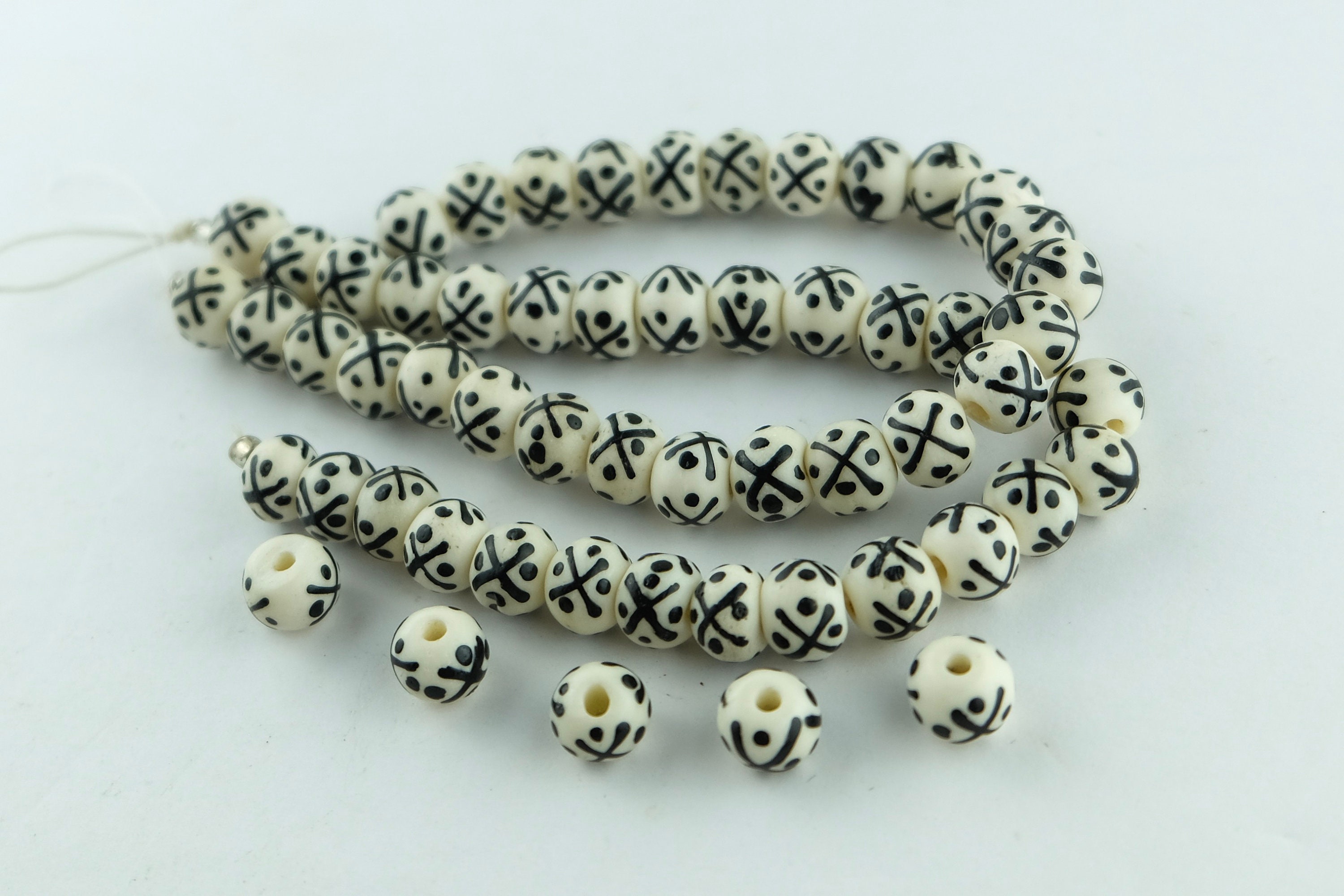 26 White & Black Bone Beads. 10mm Handmade Pattern White Bone - Etsy