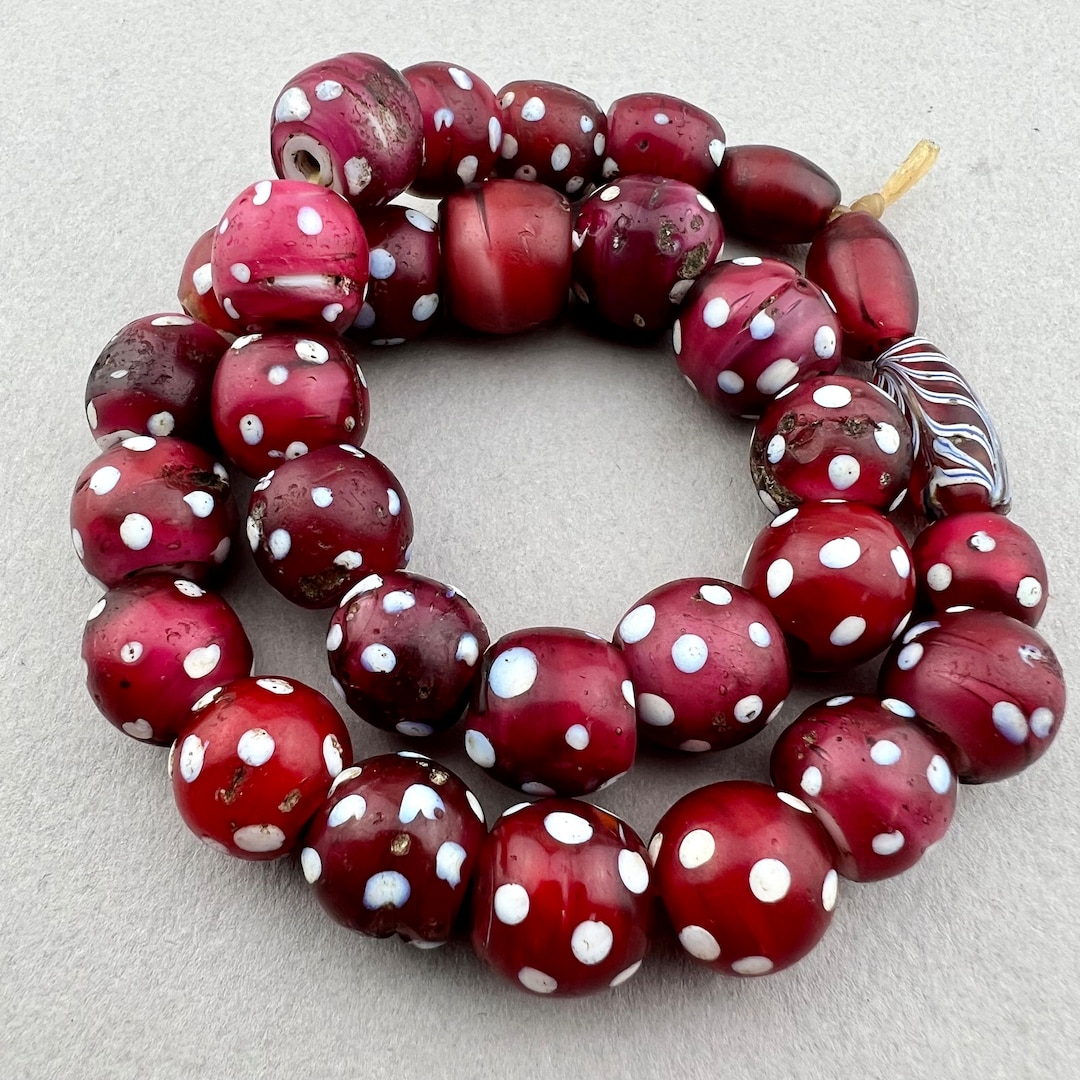 30 Antique Venetian Red White Heart Skunk Beads. African Red Eye Beads ...