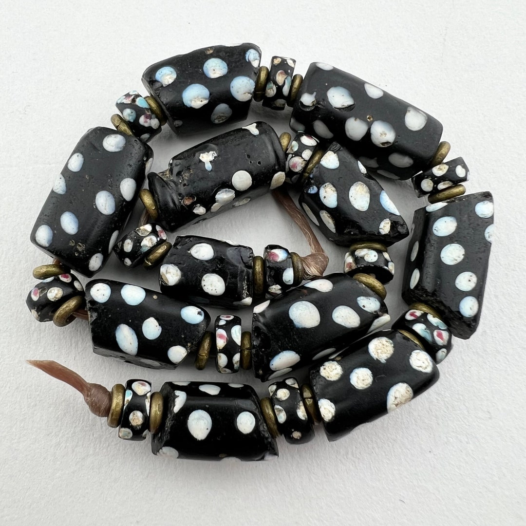 11 Black Skunk Beads. Retangular Venetian Skunk Trade Beads. TB-4008 - Etsy