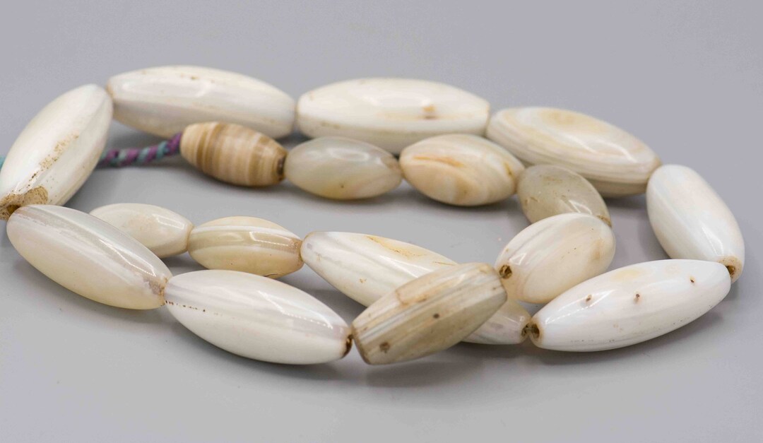 Antique Banded White Agates 17 Beads on a 29" Strand SKU-TB-134 - Etsy
